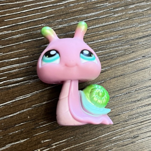 Hasbro | Toys | Littlest Pet Shop Snail 28 With Blue Eyes | Poshmark